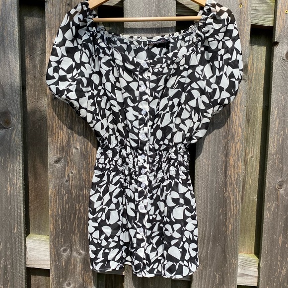 Unique Spectrum | Tops | Black White Geometric On Or Off Shoulder ...